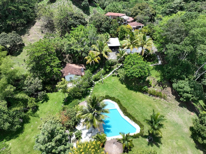 Finca En Un Terreno Grande Con Piscina+jacuzzi - San Jerónimo