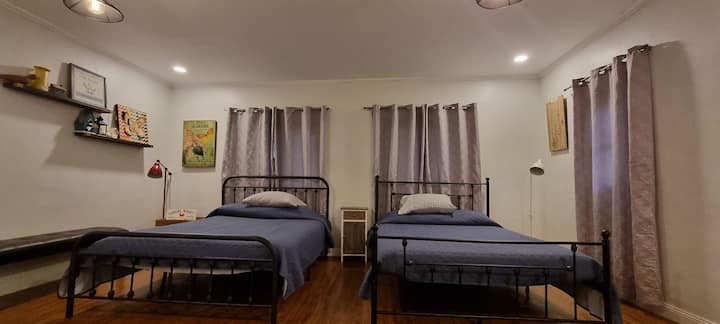 Dahlia Room At Mahogany Ranch - Taal