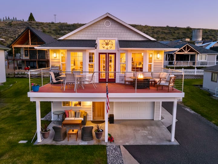 Sun Cove Lake Retreat | Mountain View, Pool, Beach - Lake Chelan, WA