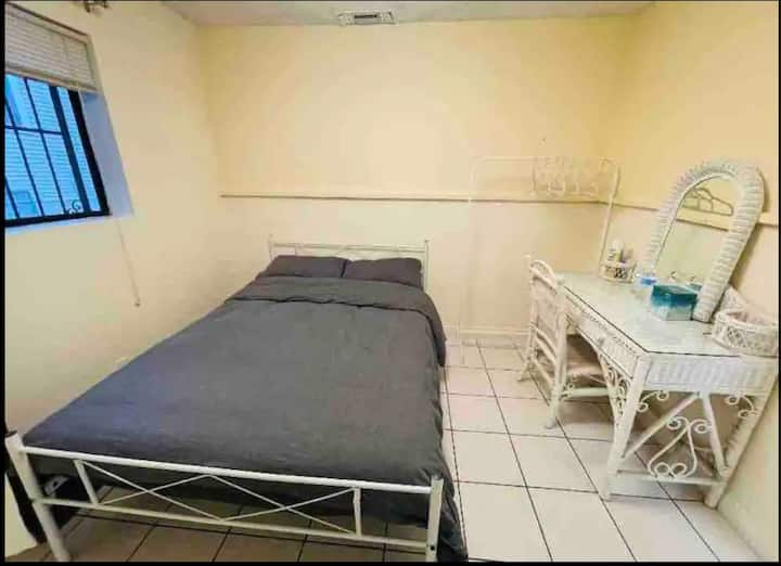 Sunny #H/private Tv/ Shared Bath /Universal Studio - Alhambra, CA