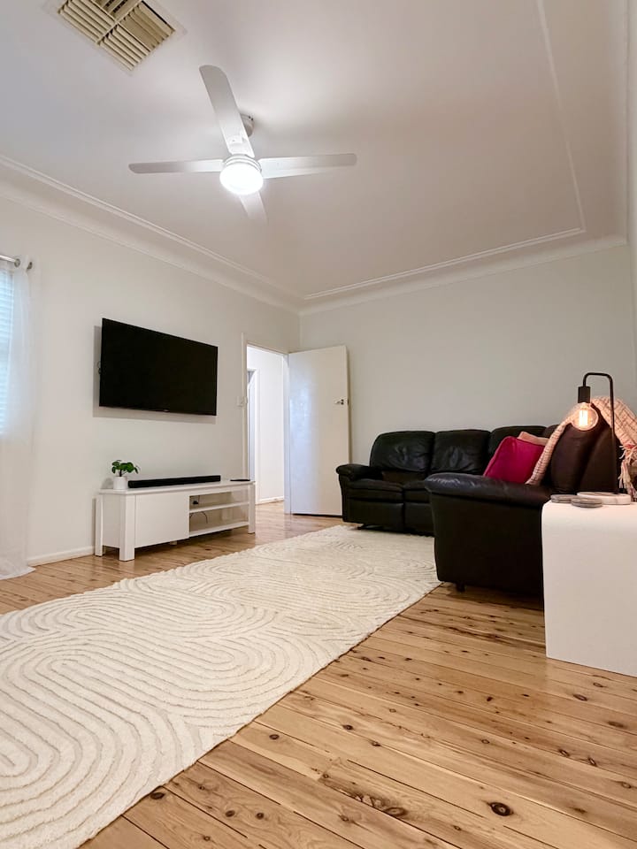 Sommerville | Your Home Away From Home - 더보