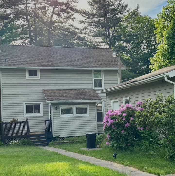 Bright Lakehouse 3bedroom Rental - Oneonta, NY