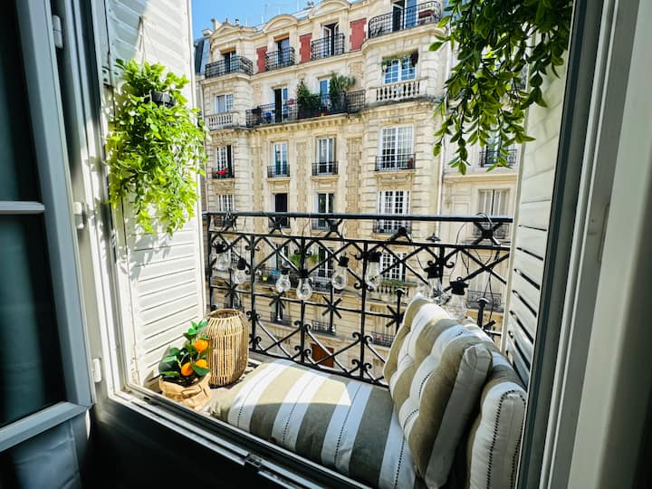 Charming Parisian Flat W Balcony Near Montmartre - Paris 19e Arrondissement