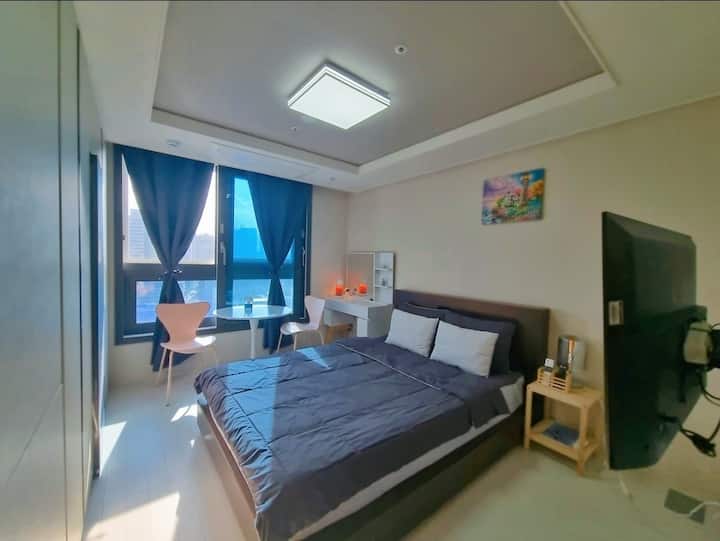 Ll K House Ll 동성로중앙로도보가능 암막커튼 두툼이불 꿀잠보장 스타일러 비데 - Daegu