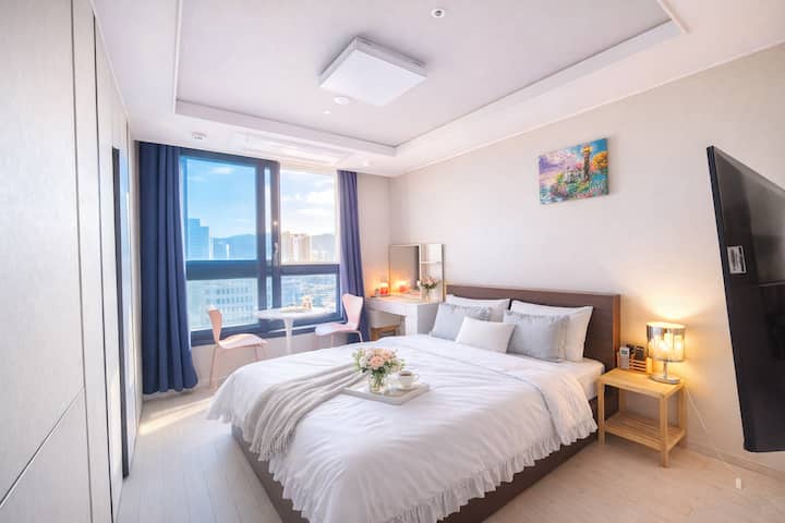 Ll K House Ll 동성로중앙로도보가능 암막커튼 두툼이불 꿀잠보장 스타일러 비데 - Daegu