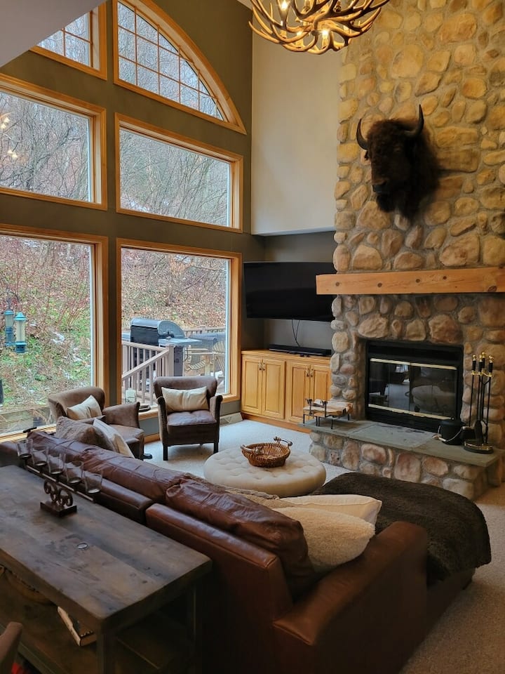 Three Peaks Lodge- Cozy, Steps To Village & Slopes - Ellicottville, NY