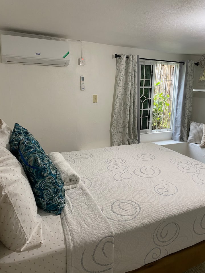 Beach Side Hideaway 2 Min Walk To The Beach - Jamaica