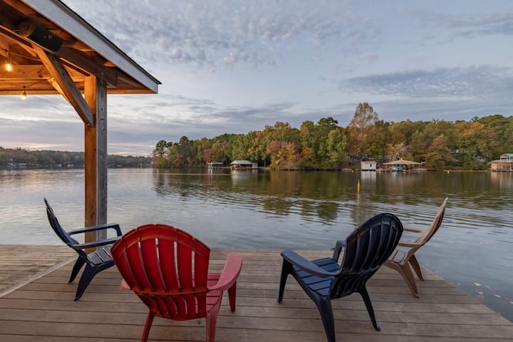 The Tree House | Spectacular Water Views - ガストン湖