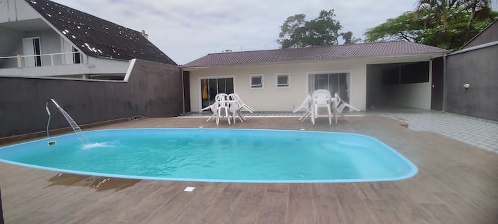Casa Com Piscina Próxima A Praia - Guaratuba