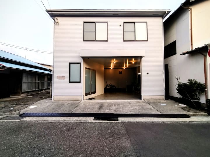 Experience The Custom Of Running Along The Coast. - Atami