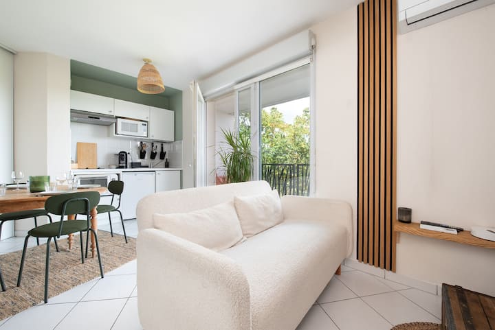 T2 Purpan • Parking Privé • Terrasse • Tramway - Toulouse-Blagnac Airport (TLS)