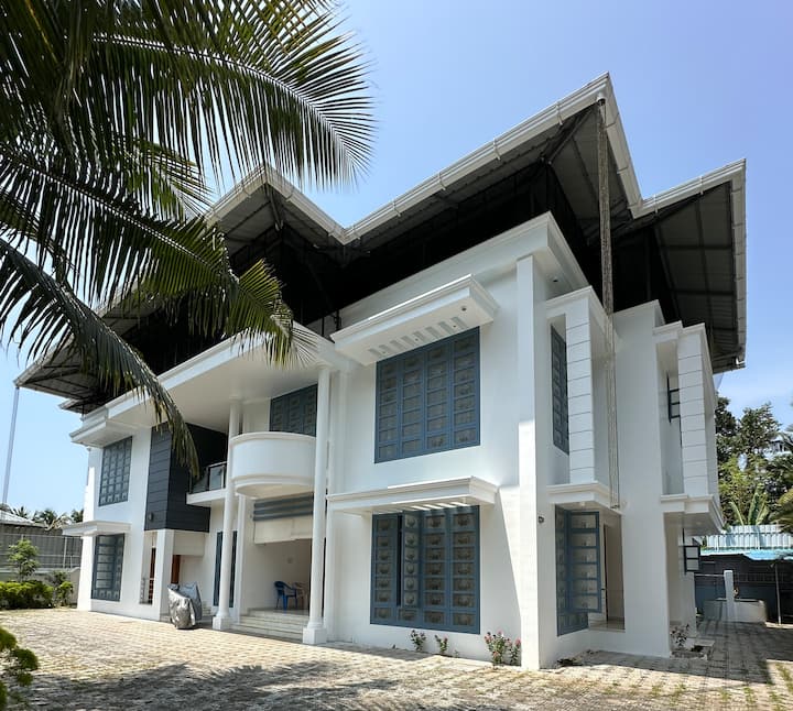 Double Bedroom In White Villa - Kollam