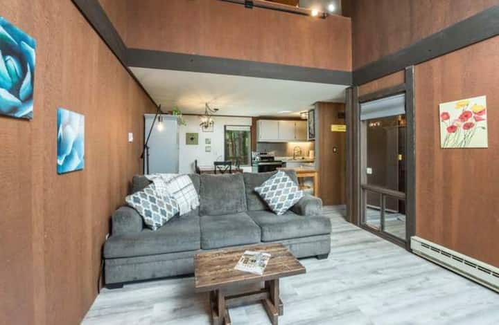Cozy Condo Near Schweitzer Mountain Outdoors - Sandpoint, ID