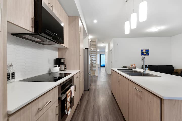 Cozy Barrie Retreat | 3br Near Ski & Spa •Sleeps 8 - Barrie