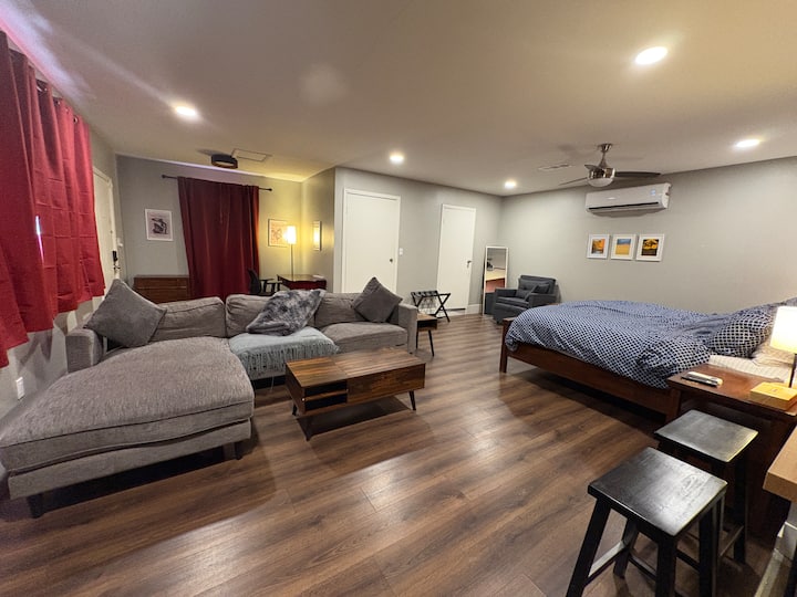 Spacious Guesthouse Near Strip! *Superhost!* - ラスベガス