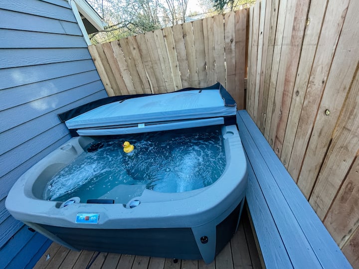 Moscow Bungalow Unit A•hot Tub & Walkable Location - Moscow, ID