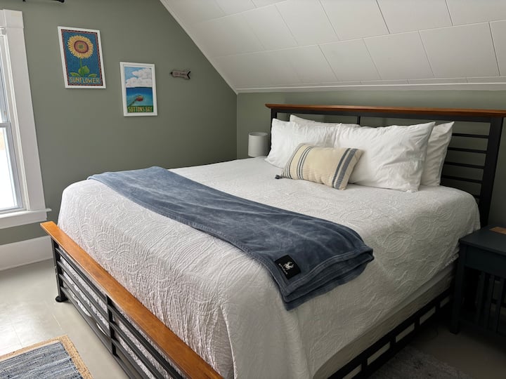 Cozy Winter Stay•walkable Private Suite - Interlochen, MI