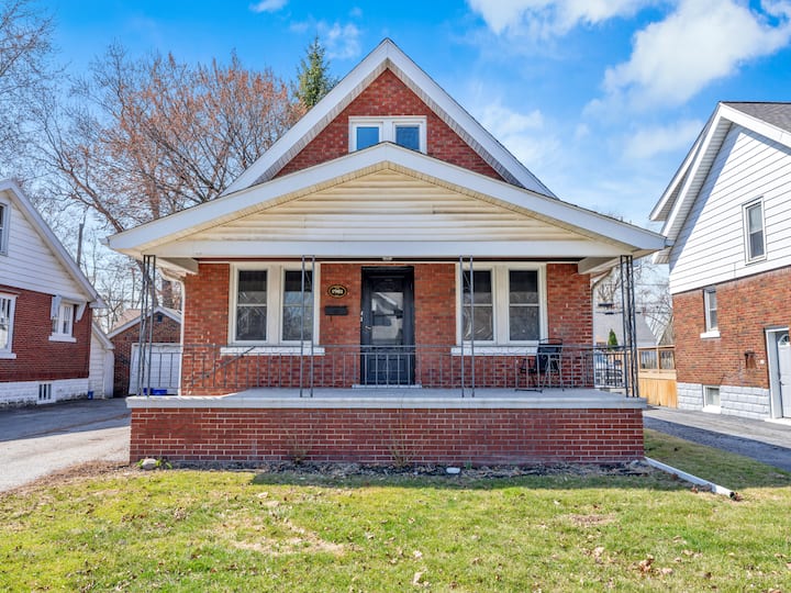 Relaxing 4-bedroom Windsor Home | Bbq |Fenced Yard - Windsor
