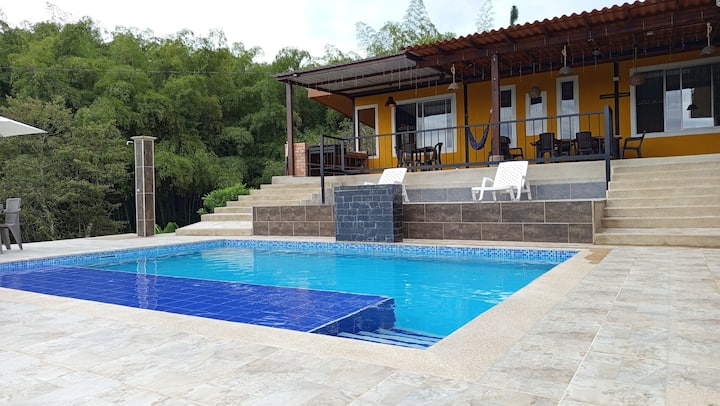Casa De Campo En El Quindío, Con Piscina Privada - Colombie