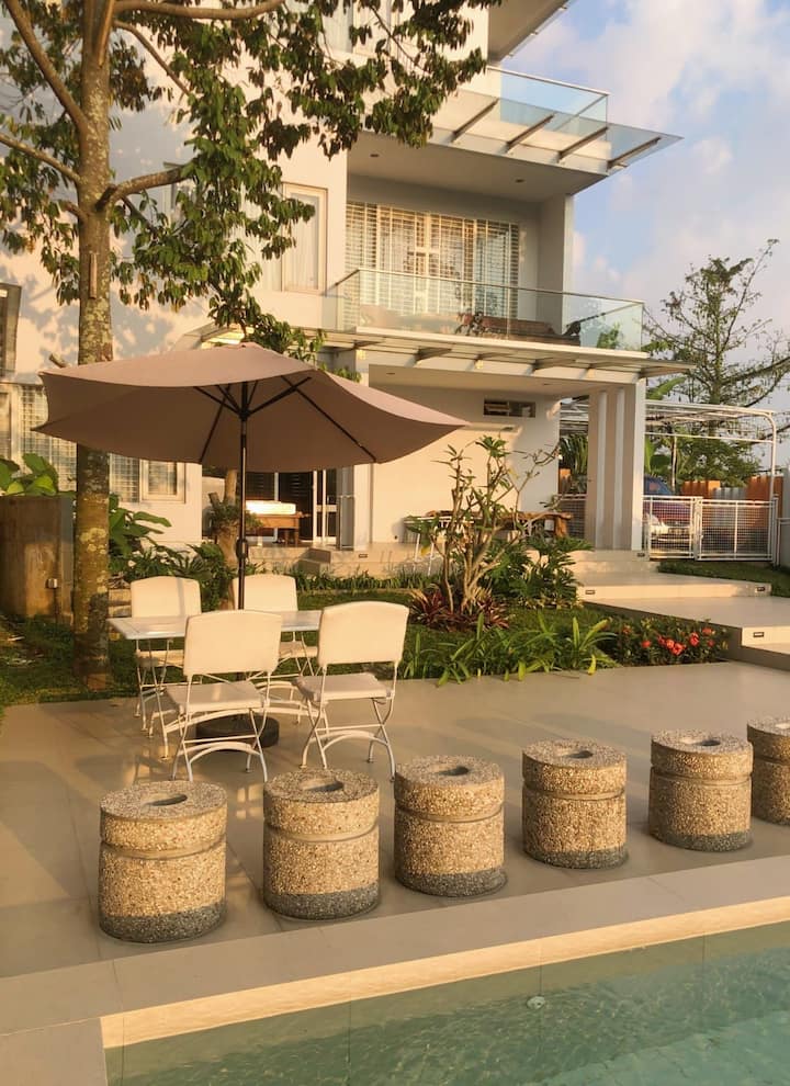 Villa Dagoresor Wowi 5br 20pe Pool Jacuzi Billiard - Bandung