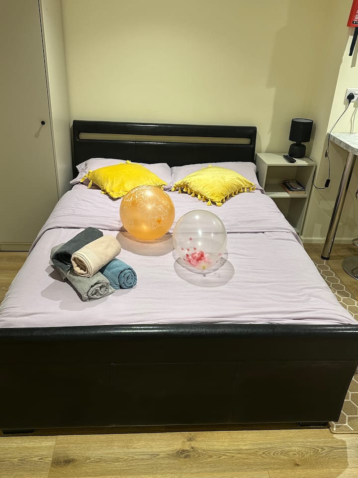 King Room, Double Bed, Private Bathroom,wc, Tv - Ilford