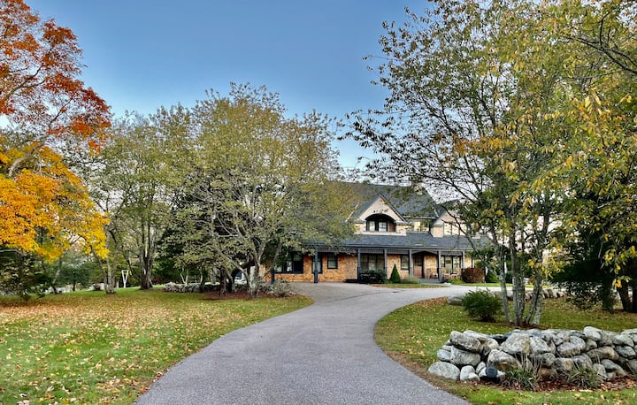 Coastal Pool Farmhouse, Matunuck - Rhode Island