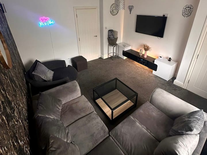 The Hideaway Home - Bradford