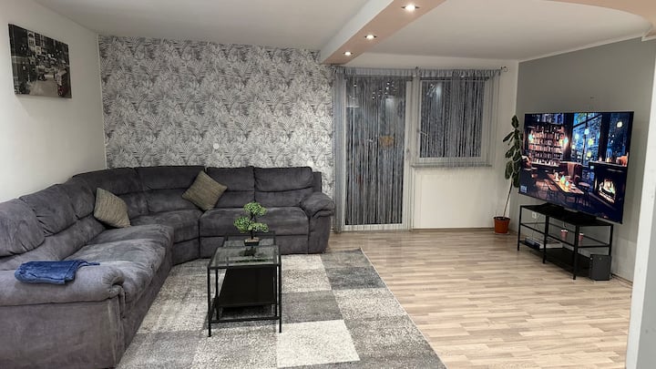 Geräumiges Apartment In Messenähe - Duisburg Hbf Station