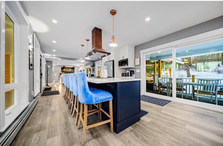 Luxury Sunday River Chalet • Hot Tub•sleeps 16 - New England