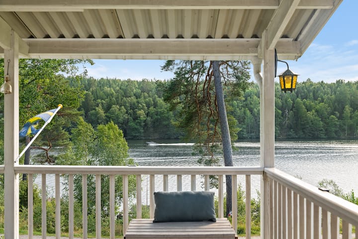 Charmig Gäststuga Med Sjöutsikt -40 Min Stockholm - Ekerö
