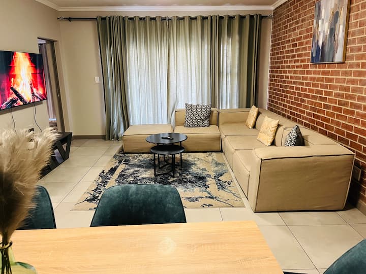 18 Elizabeth Place-waterfall, Power Back-up &Wi-fi - Midrand