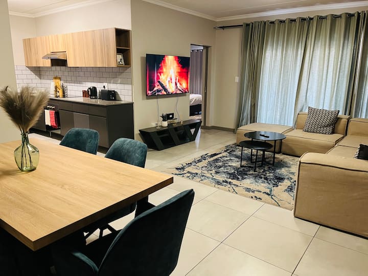 18 Elizabeth Place-waterfall, Power Back-up &Wi-fi - Midrand