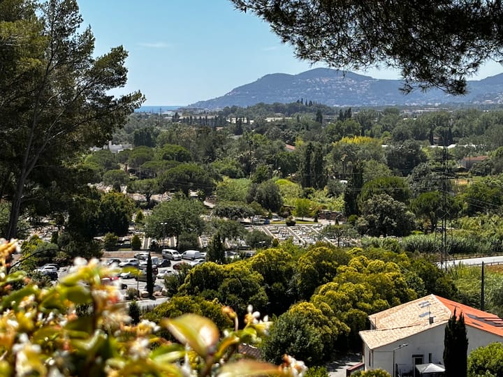 Apt Standing 47m2 Avec Piscine - IBIS Cannes Mouans Sartoux parking gratuit