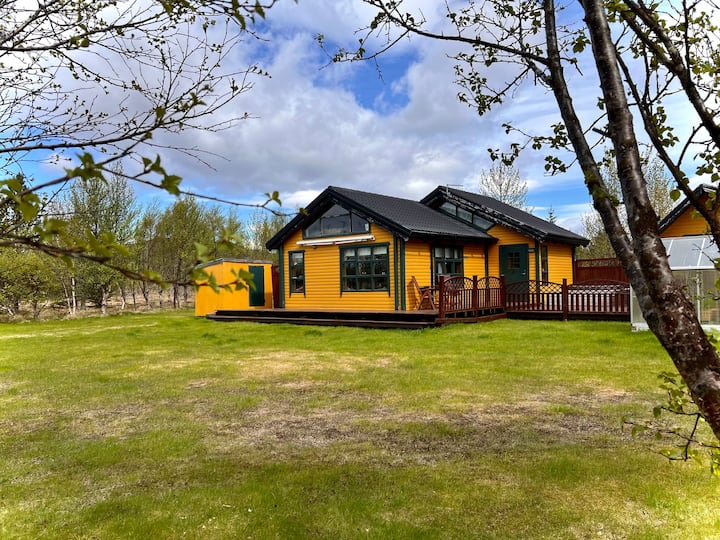 The Grandma's Private Cabin | Golden Circle - Island
