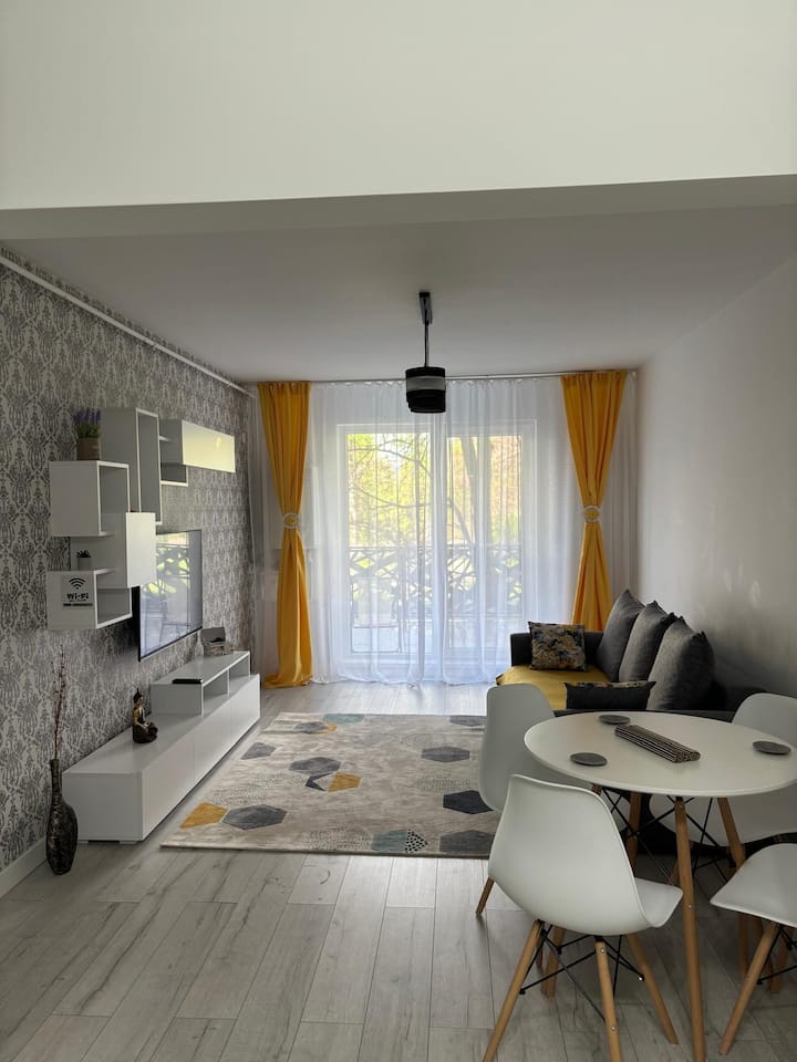White Deluxe Apartment - Comuna Bucov
