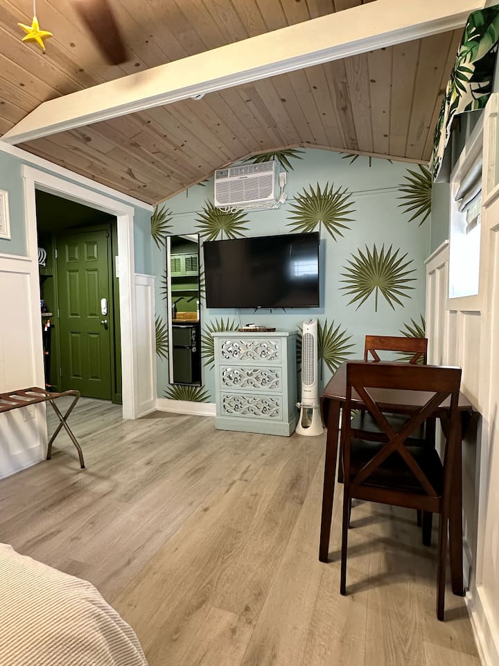 Halfway Between Downtown And The Beach Is The Vibe - 세인트피터즈버그