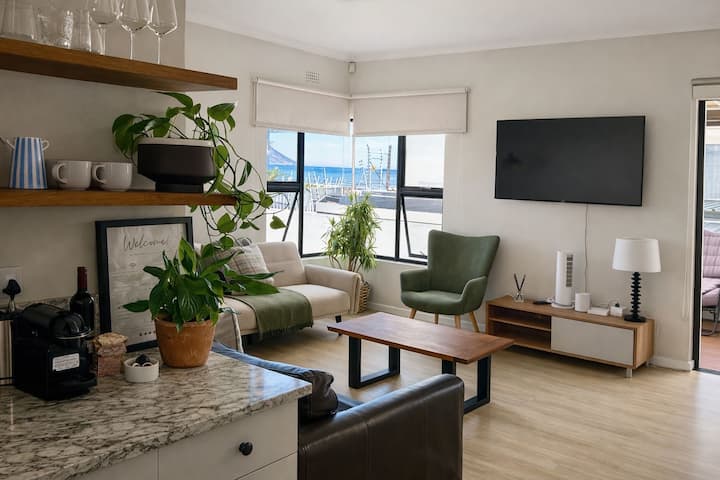 Sea-side Serenity And Style In Strand - Somerset West