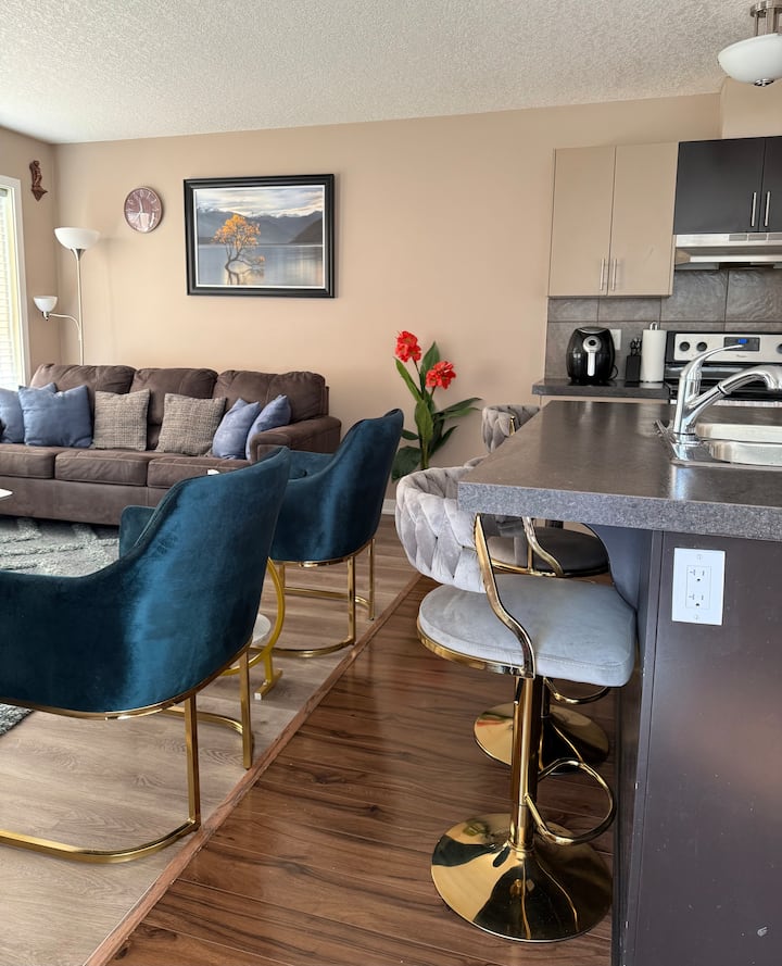 Luxury Suite In Harbour Landing W/a Parking Spot - Regina
