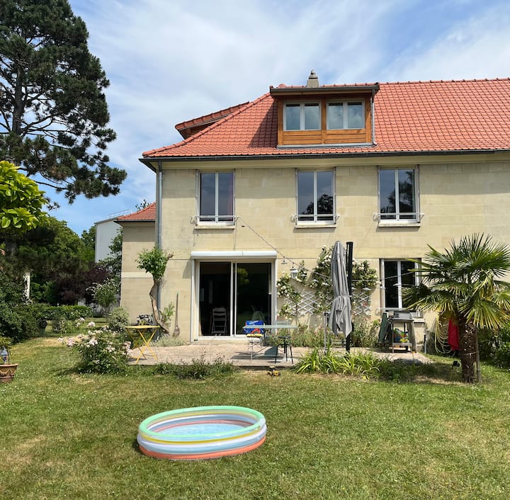 Maison Dans La Prairie - Chatou