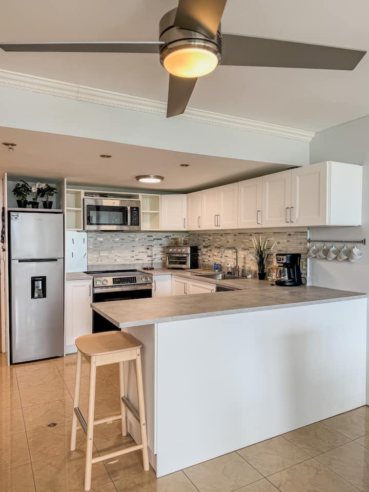 Beachfront! 3 Bedroom Family Vacation Apartment - San Juan