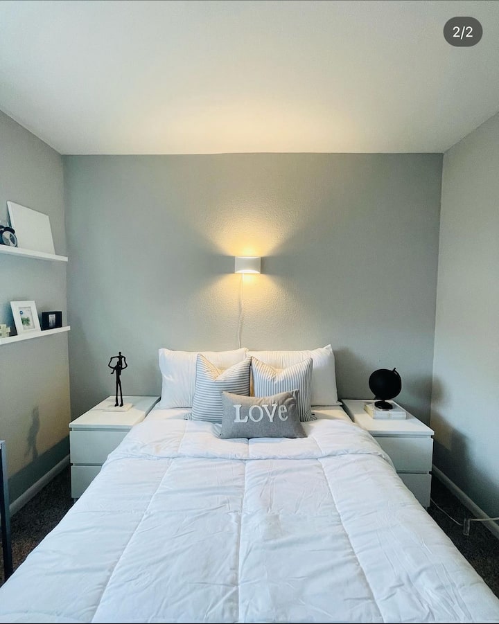 Small Cozy Room Near Town Center - Virginia Beach, VA