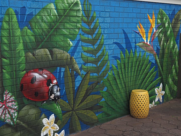 Mural Beach House
Family & Pet Friendly - Red Hill