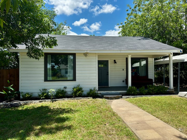 House In Taylor Serves Samsung Contractors Sleep 6 - Taylor, TX