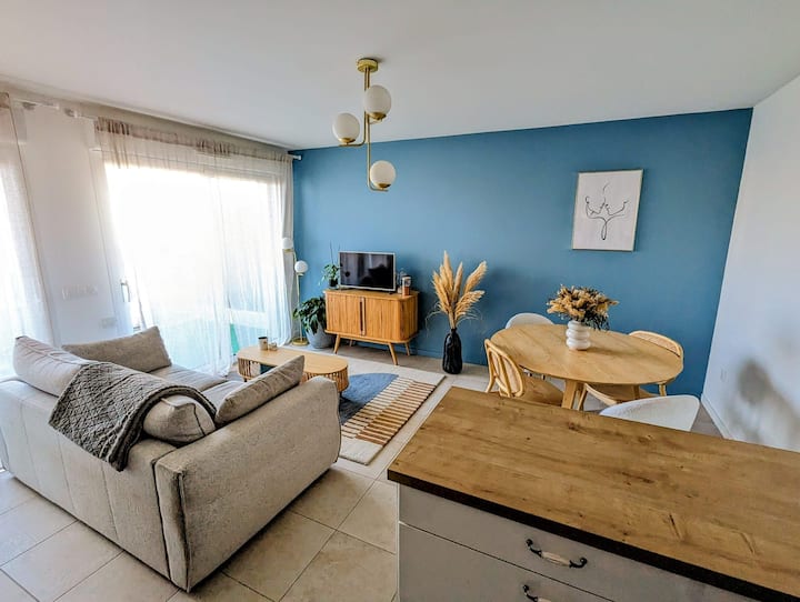 Cocon En Centre-ville Avec Extérieur+parking - La Rochelle