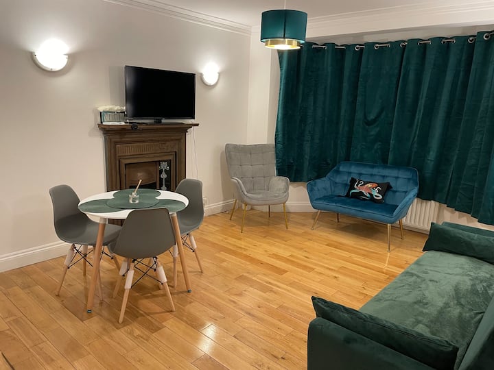 2 Bedrooms Flat Ealing Broadway Tube & Buses - Northolt - London
