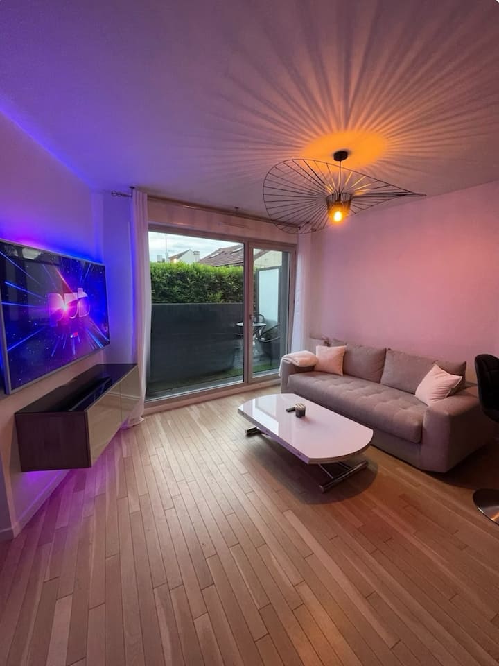 Superbe 2 Pièces Avec Terrasse - 15 Min De Paris - Bezons
