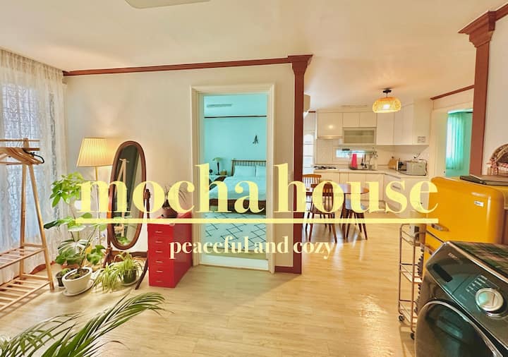 [모카네] 서울의 중심ㅣ3룸 4베드ㅣ지하철역 3분ㅣ샤로수길ㅣ로맨틱•감성•넷플릭스 - 평안동