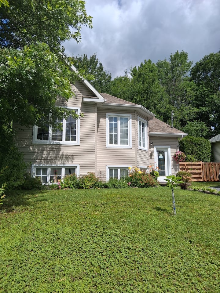Belle Maison En Estrie Avec Spa De Mai à Oct - Sherbrooke
