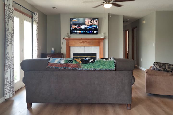 Como Club House, Pets Welcome! Garage! Central! - Columbia, MO
