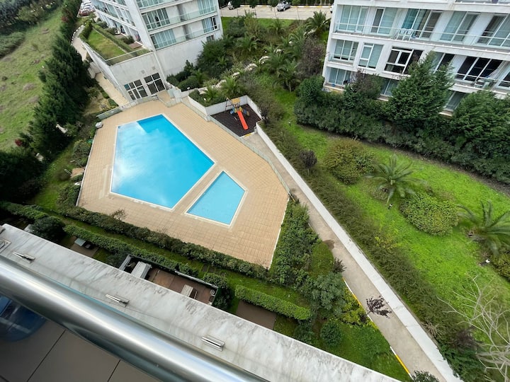 Condo W/ Outdoor Pool & Security - Gebze